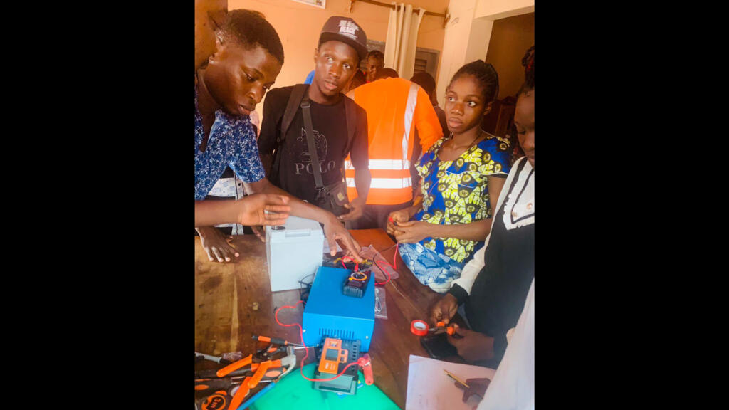 Le Club RFI Ouidah : 15 jeunes formés aux énergies renouvelables - Le ...