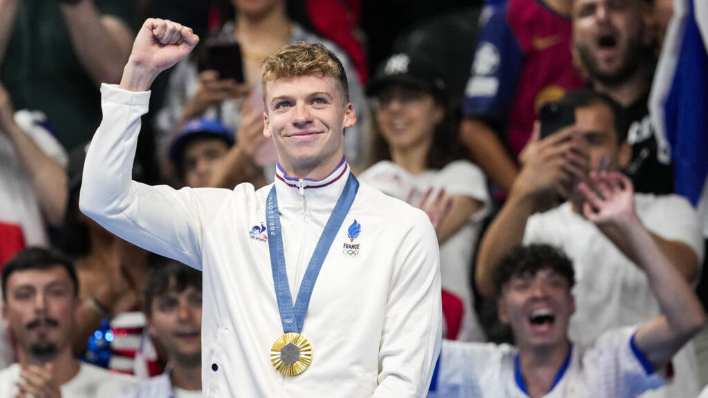 Léon Marchand giành huy chương vàng đầu tiên môn bơi 400 mét hỗn hợp ...