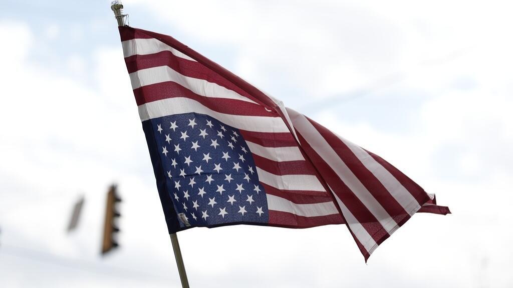 Statele Unite: Drapelul american inversat a devenit și simbolul ...
