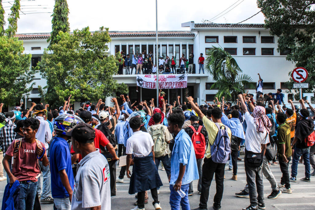 Timor Leste: Segundo dia de protestos dos estudantes com confrontos com ...