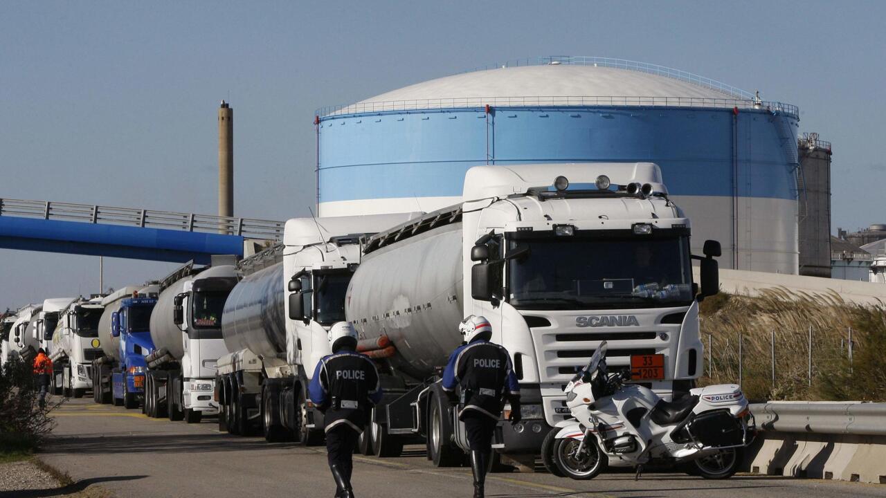 Three of 12 French oil refineries vote to end their strike