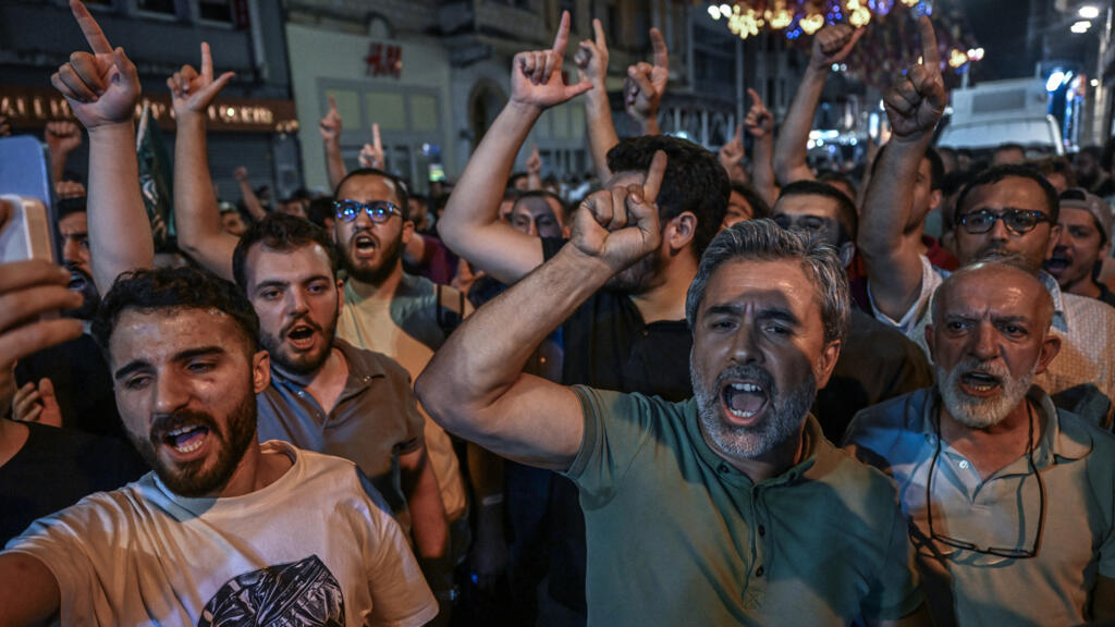 Erdogan e islamistas arremeten contra revista turca acusada de publicar ...