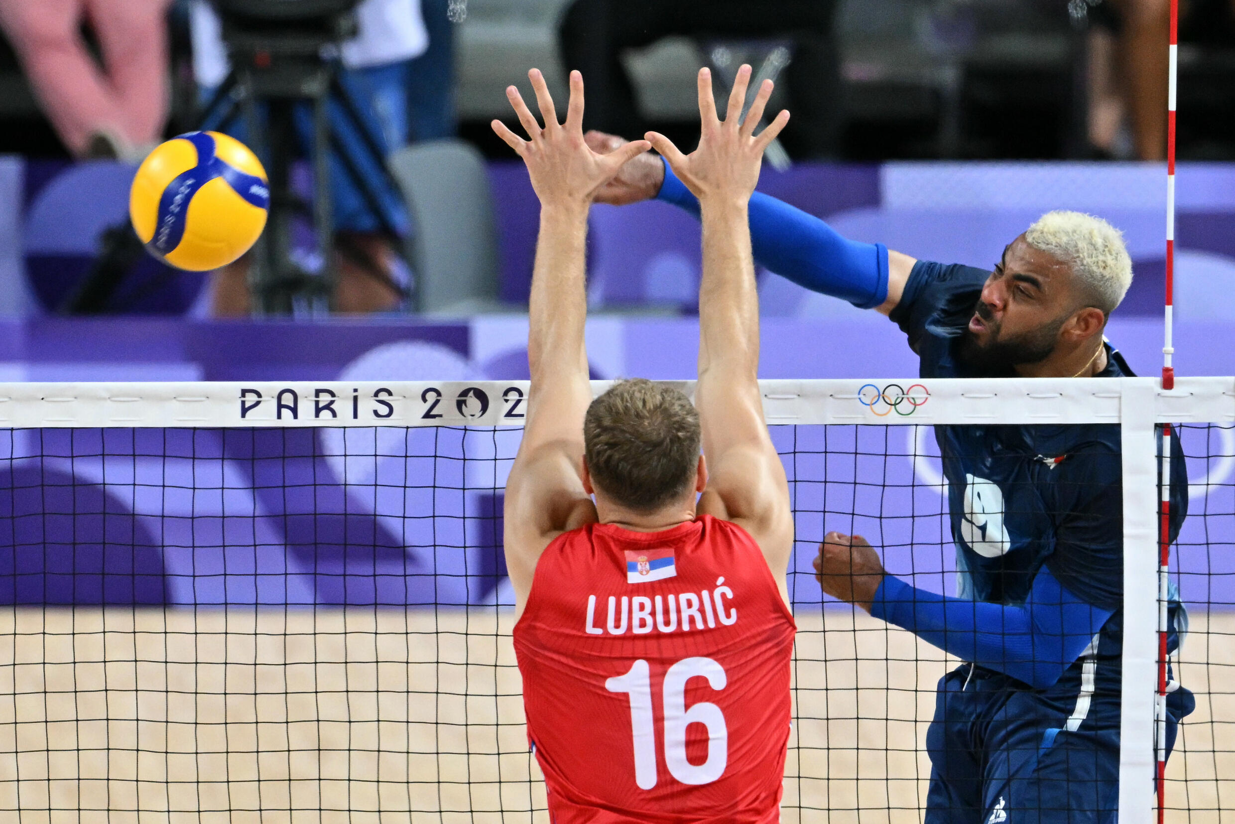 Volley: les Bleus piochent mais réussissent leur entrée