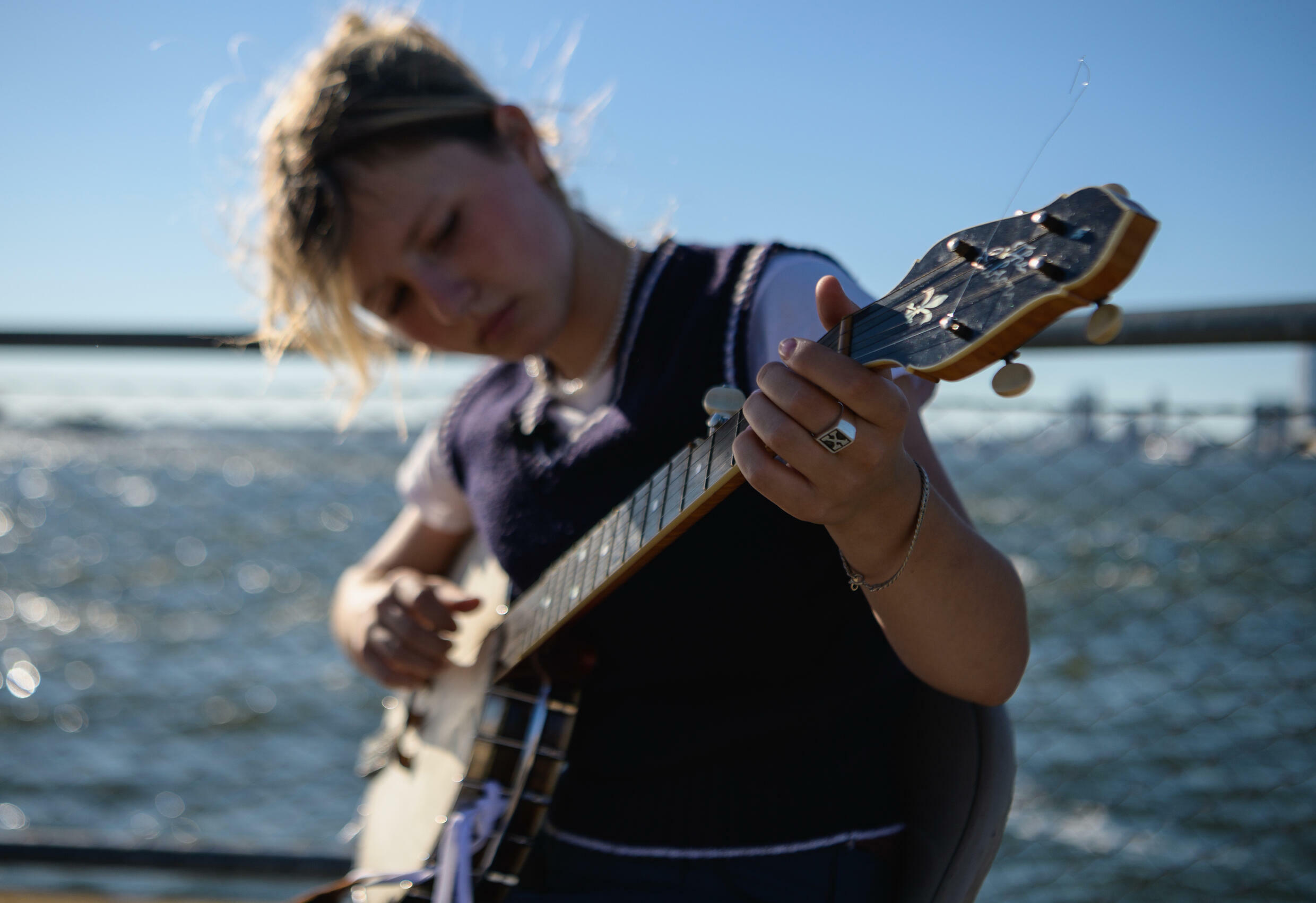 Nora Brown, the banjo prodigy singing tales of Appalachia - RFI
