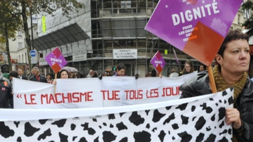 En France, les 343 «salopes» récidivent quarante ans après