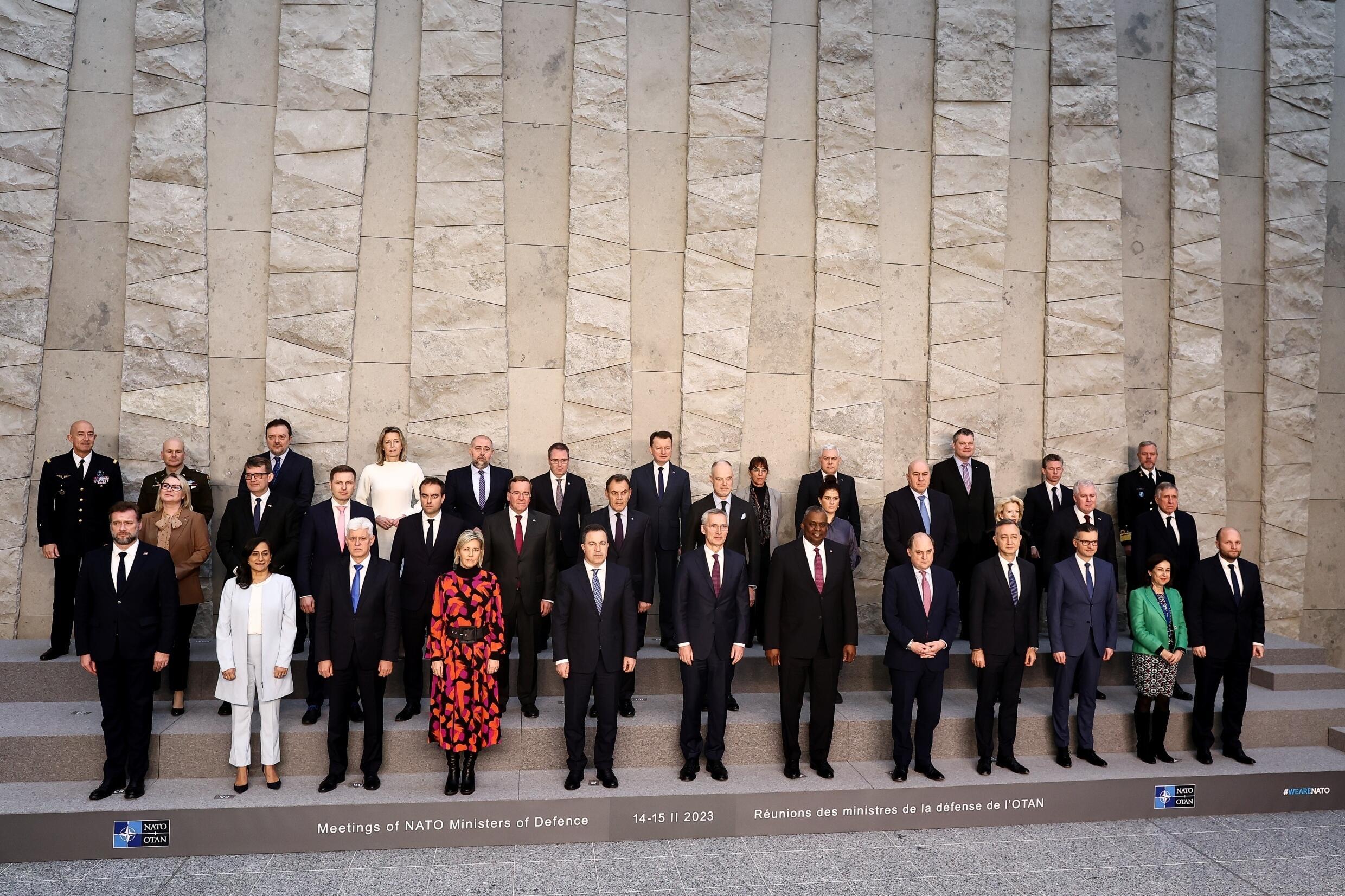 La OTAN reabre la discusión sobre el aumento de los gastos militares