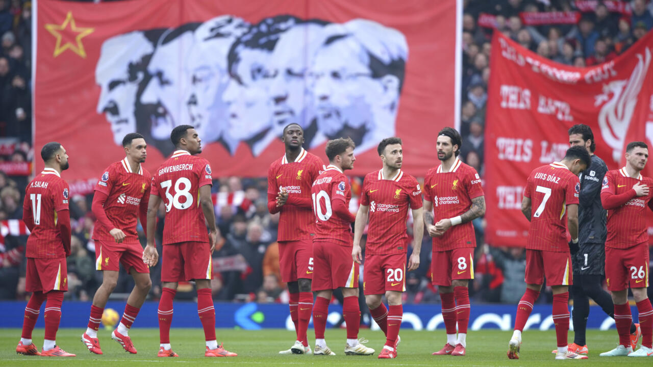 Futebol: Liverpool segura liderança na Premier League