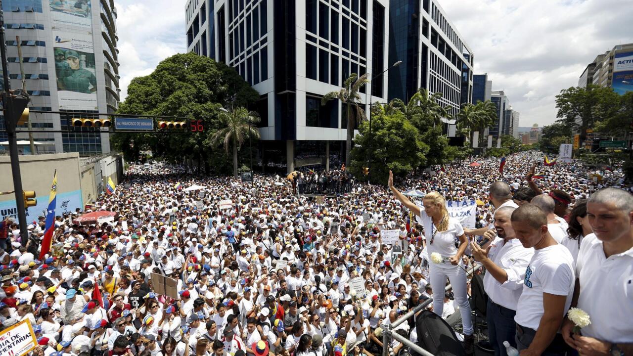 Protesta masiva de la oposición venezolana