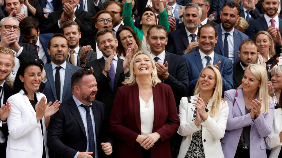 Entrée du groupe RN à l'Assemblée nationale: «Il y a derrière un ...