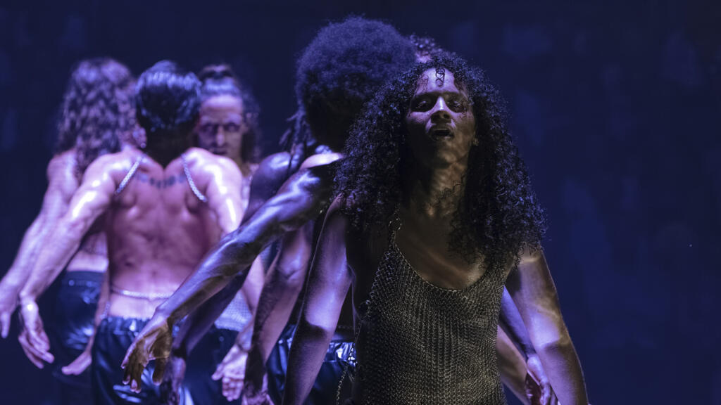 "Os corpos são as armas" do “F*cking Future” de Marco da Silva Ferreira ...