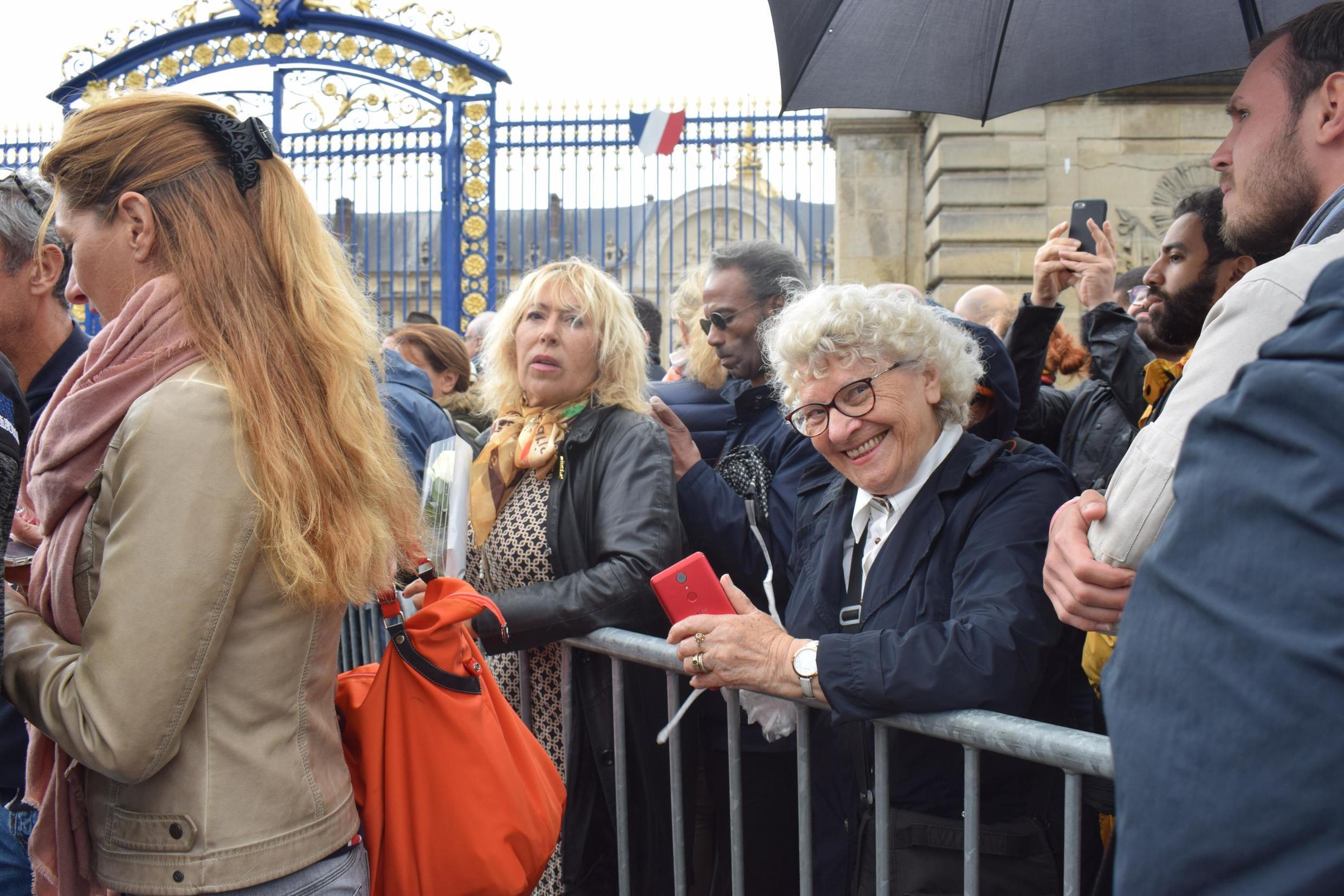 Thousands pay homage to Chirac some call the 'symbol of France'