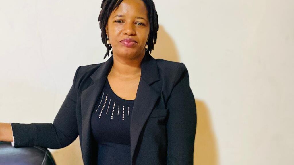 Hannde hiɗen jaɓɓii Ramatulaay JALLO, jaaydeyankeejo mo Gine, gollanowo ...