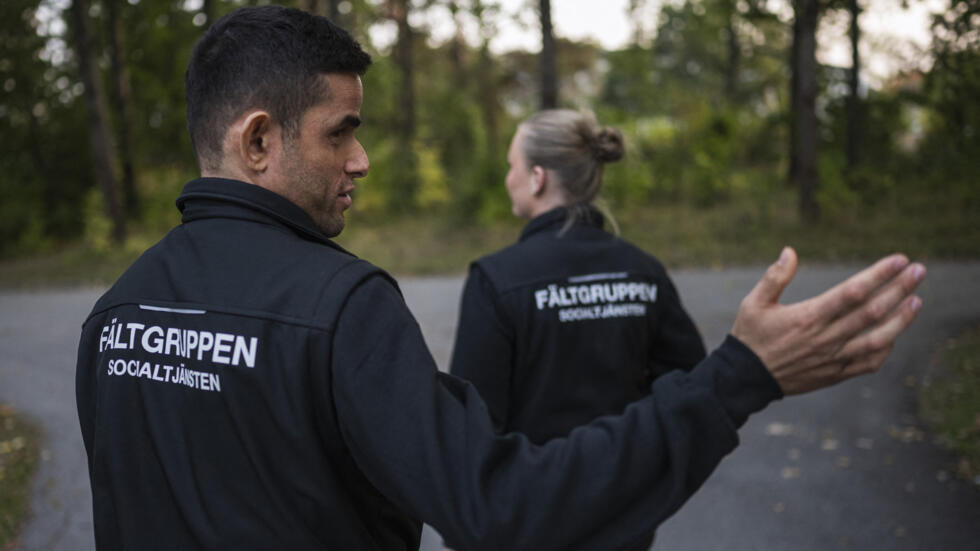 Na Suécia, criminosos recrutam pelas redes menores de 15 anos para ...