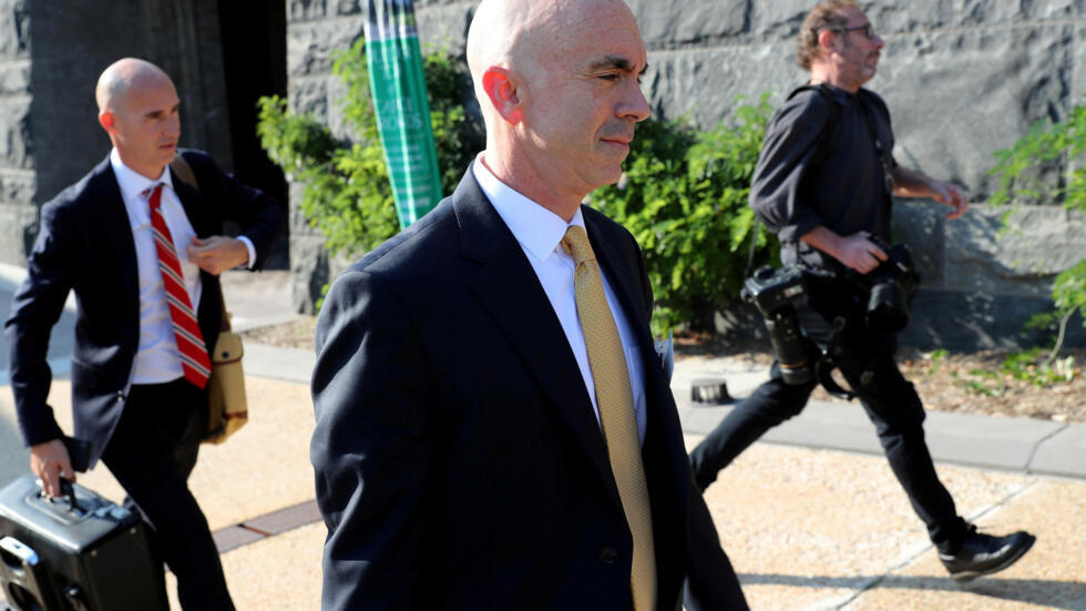 Donald Trump licencie un inspecteur du département d'État qui enquêtait ...