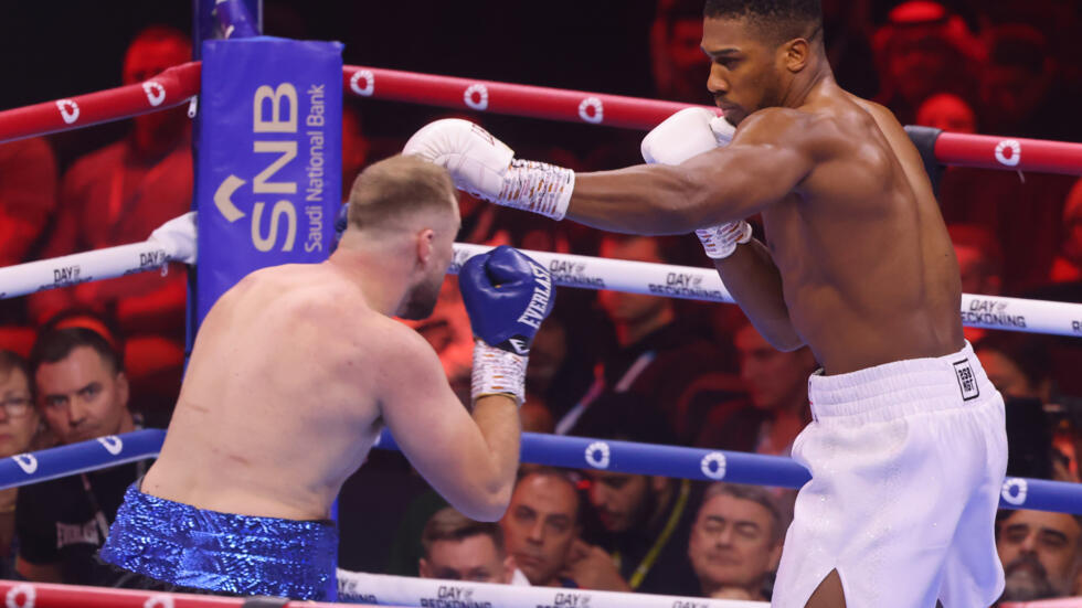 Boxe: Joshua expédie son combat contre Wallin en 5 rounds