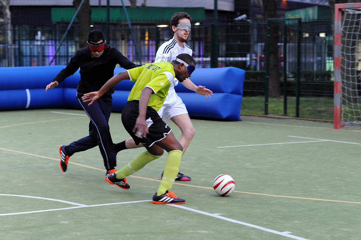 Le cécifoot, le football les yeux fermés