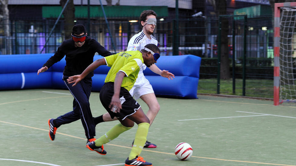 Le cécifoot, le football les yeux fermés