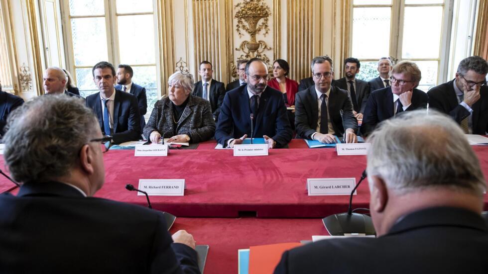 France holds crisis meeting to outline actions to battle coronavirus