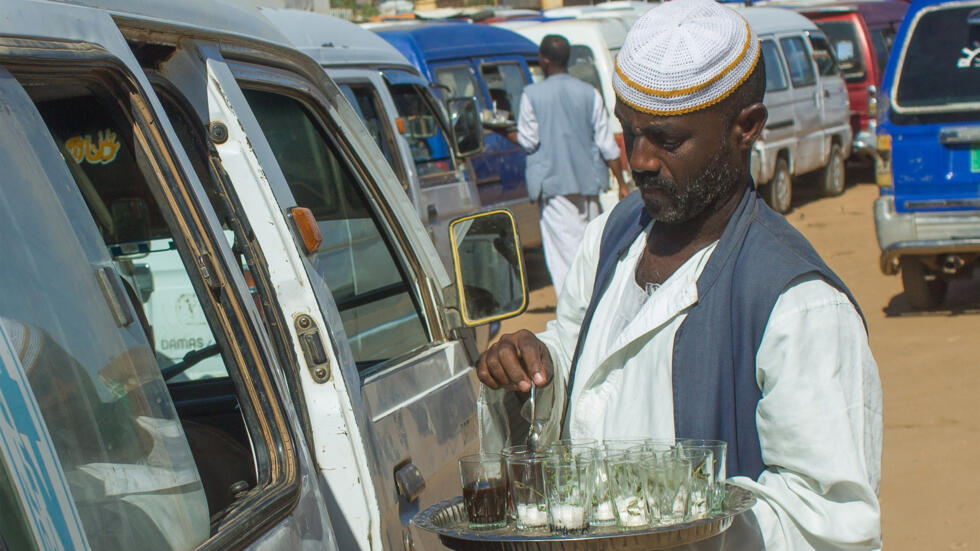 Sudanese start small businesses to survive war