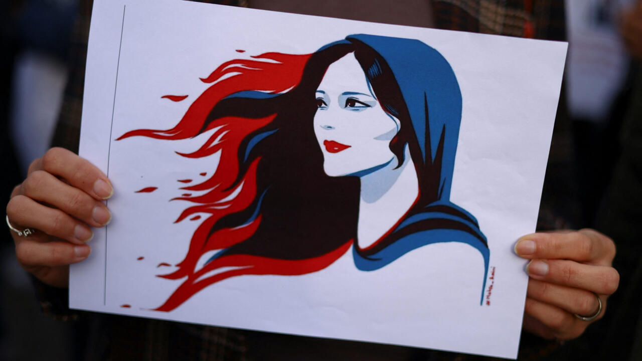 Hadis Najafi, de 20 anos, morta a tiros durante protesto, vira novo ...