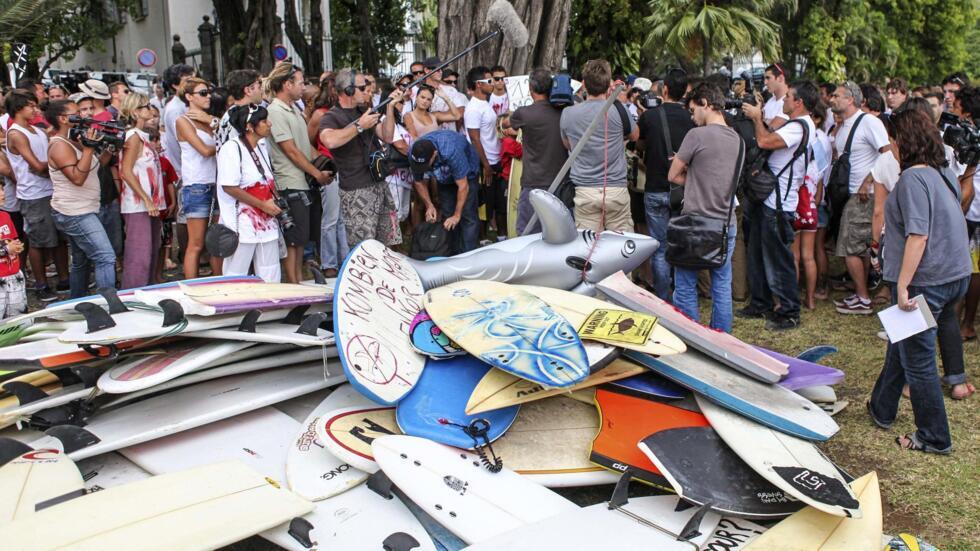 Réunion island officials order shark fishing after eighth attack