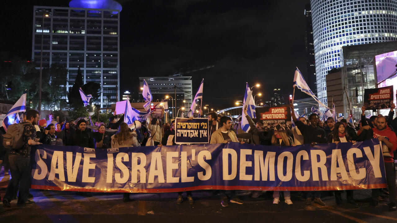 Thousands rally for fifth week against Israeli govt reform plan