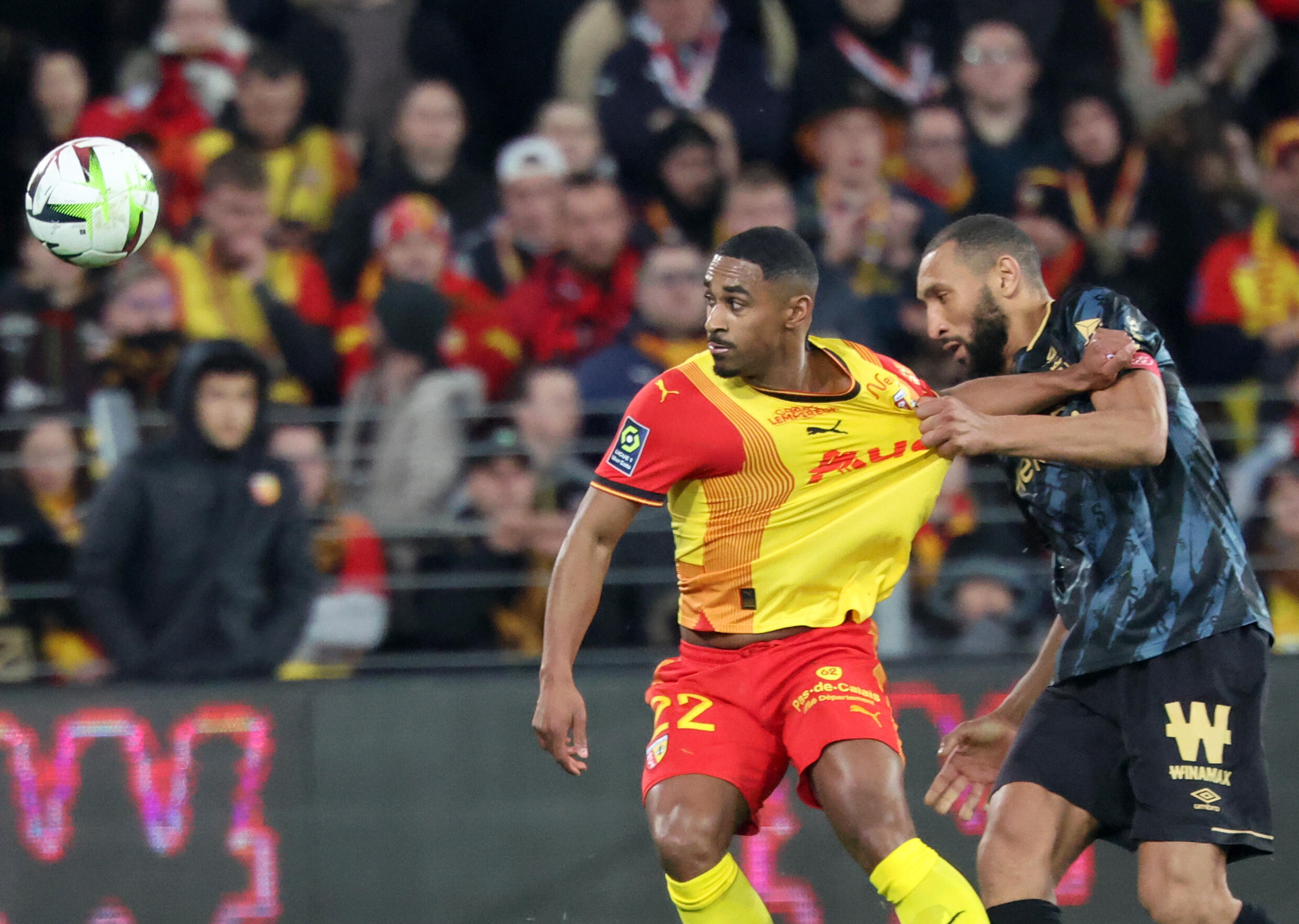 L1: Lens s'impose face à Reims (2-0) et suit le rythme