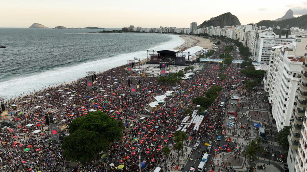 Brésil: Lady Gaga embrase la plage de Copacabana avec un concert ...