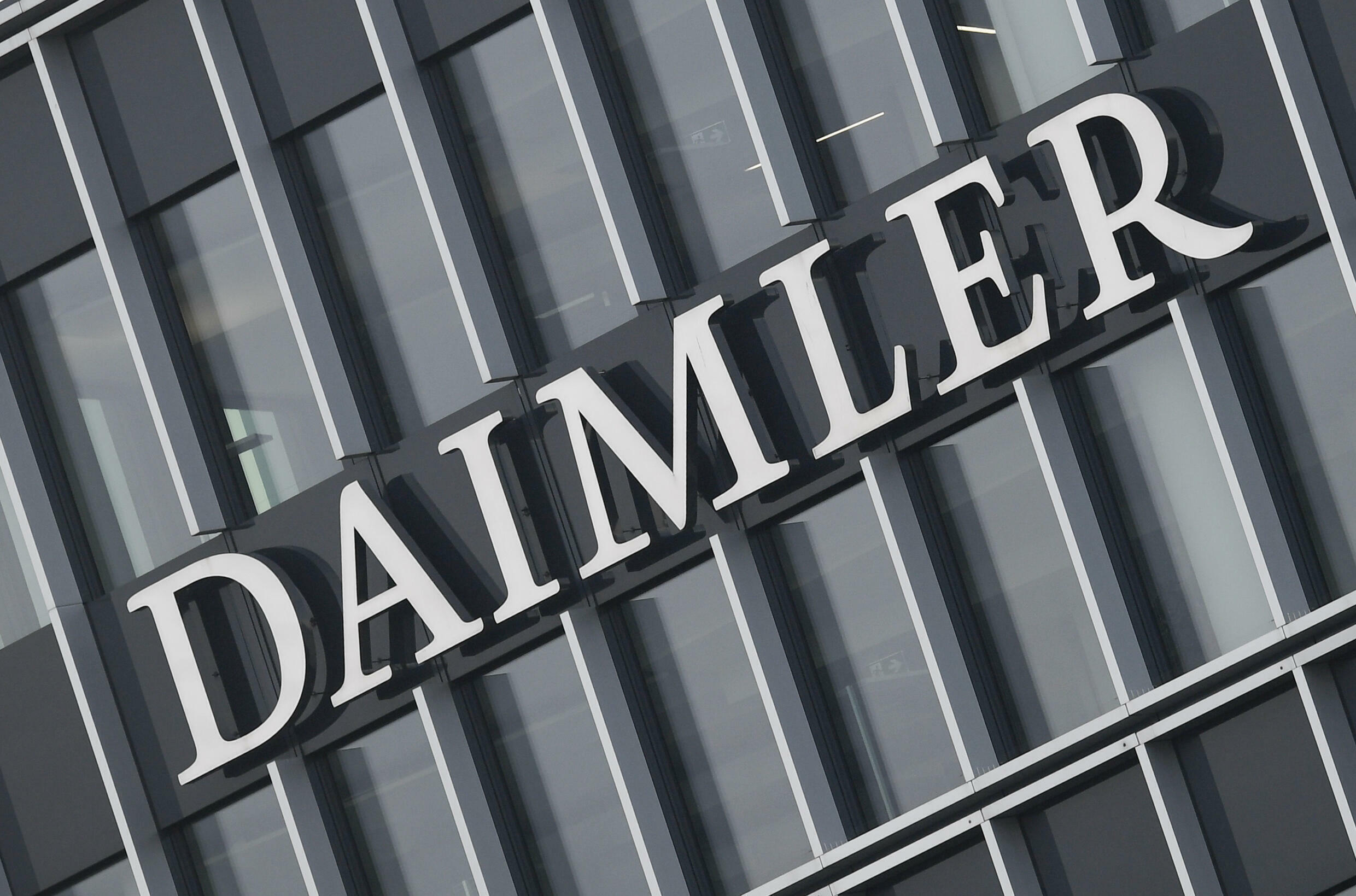 Daimler prevé pasar a vehículos completamente eléctricos para 2030 - RFI
