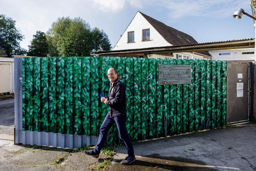 Police raid conspiracy theorist group 'Kingdom of Germany'