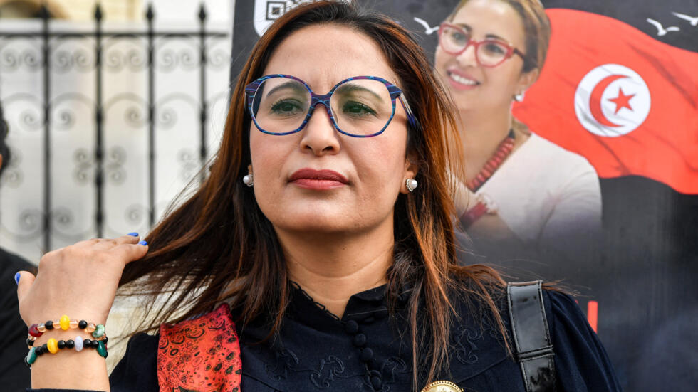 Tunisie: quatre jours après la présidentielle, les procès reprennent