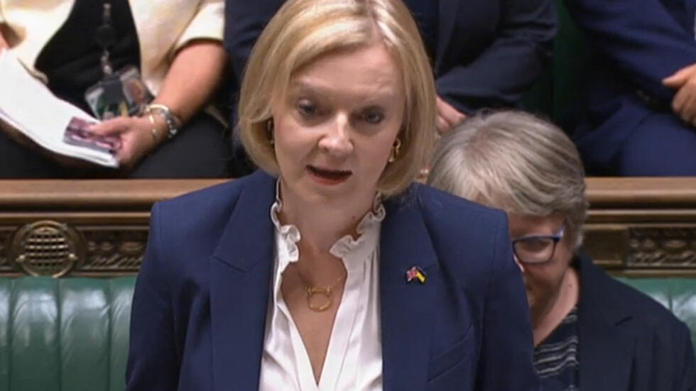 Liz Truss fait ses débuts en tant que Première ministre face au ...