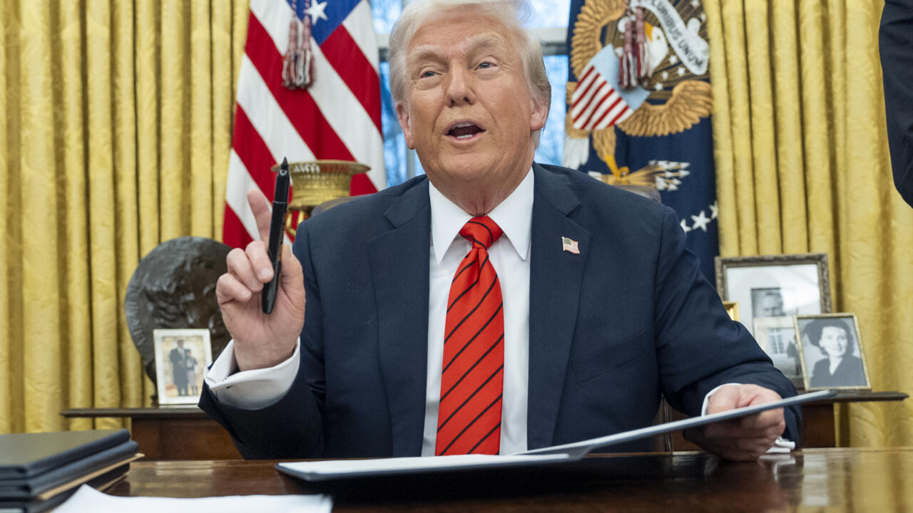 Trump impune taxe vamale pe oțel și aluminiu: ”toată lumea va pierde ...