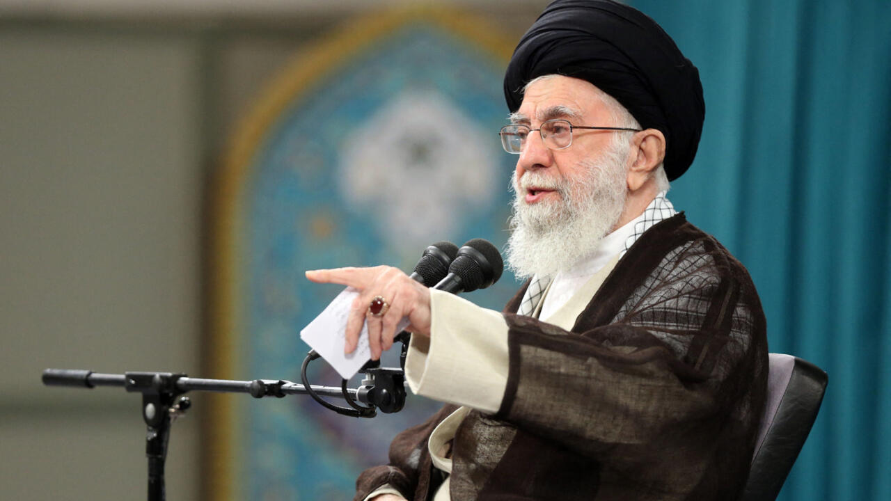 Iran shuts French institute to protest 'insulting' Charlie Hebdo cartoons