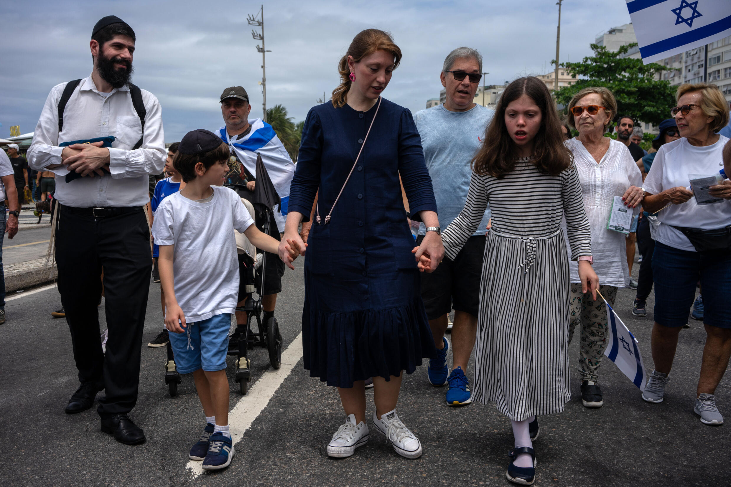 Pro-Israeli demonstrators march in Rio