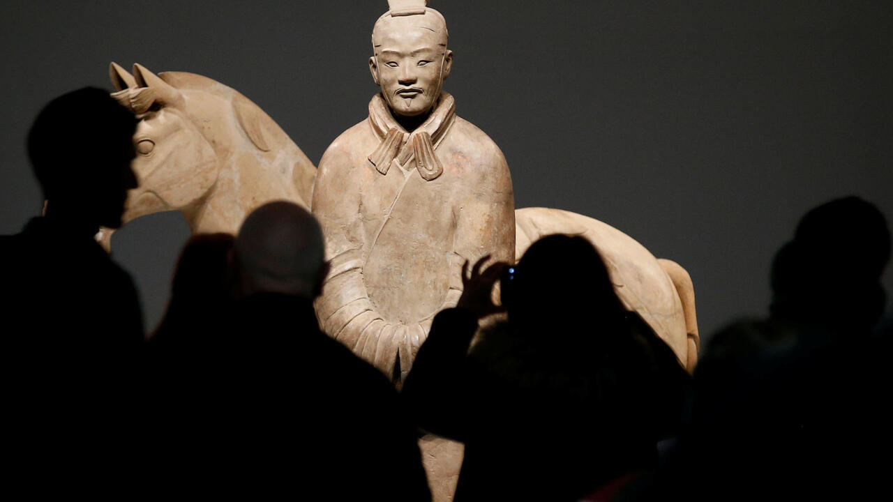 États-Unis : le pouce d’un soldat en terre cuite chinois cassé et volé ...