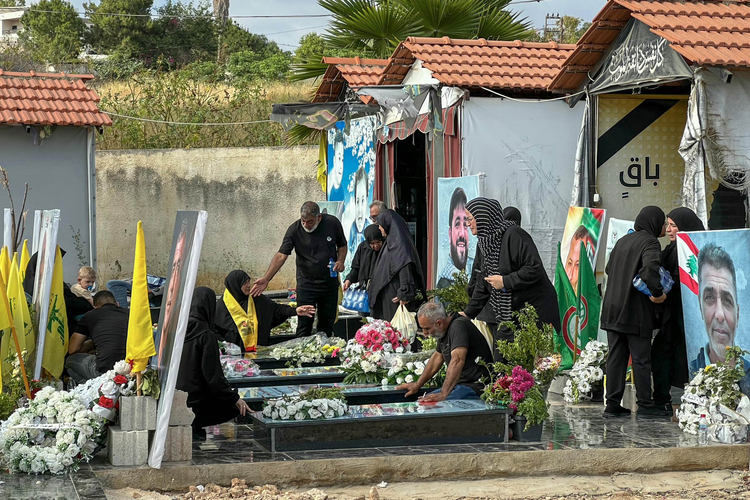 Displaced Lebanese return to southern border to mourn, pray over Eid