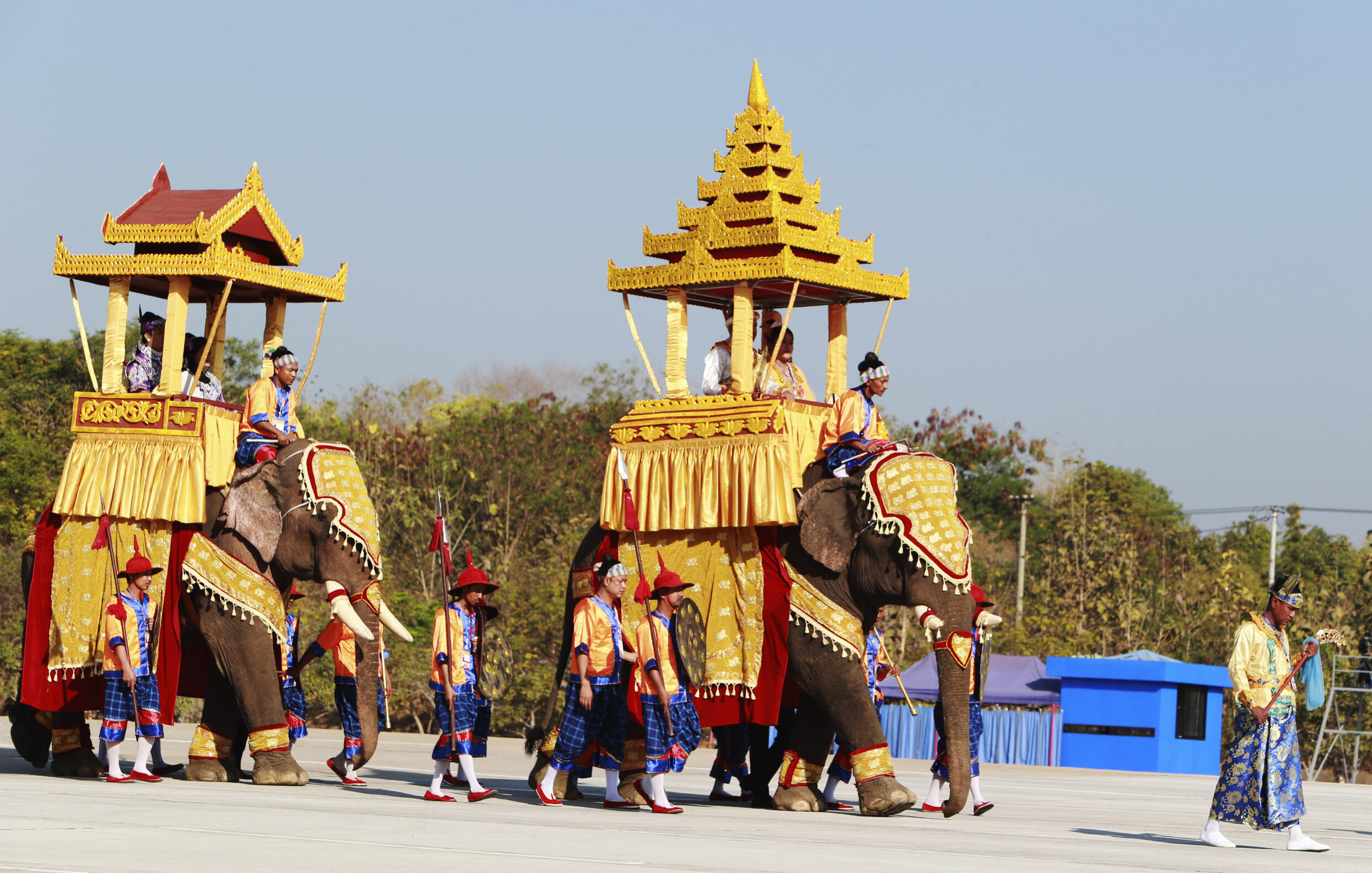 Birmanie: défilé militaire hors norme et amnistie pour les 75 ans de l ...