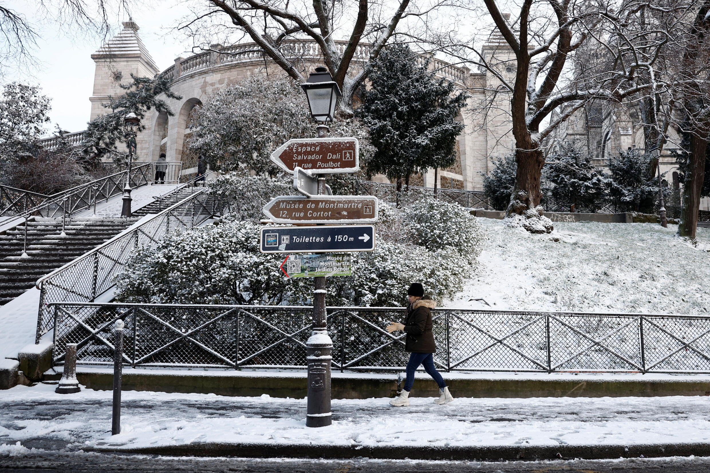 Paris coberta de branco: veja imagens da neve na França e em outros ...