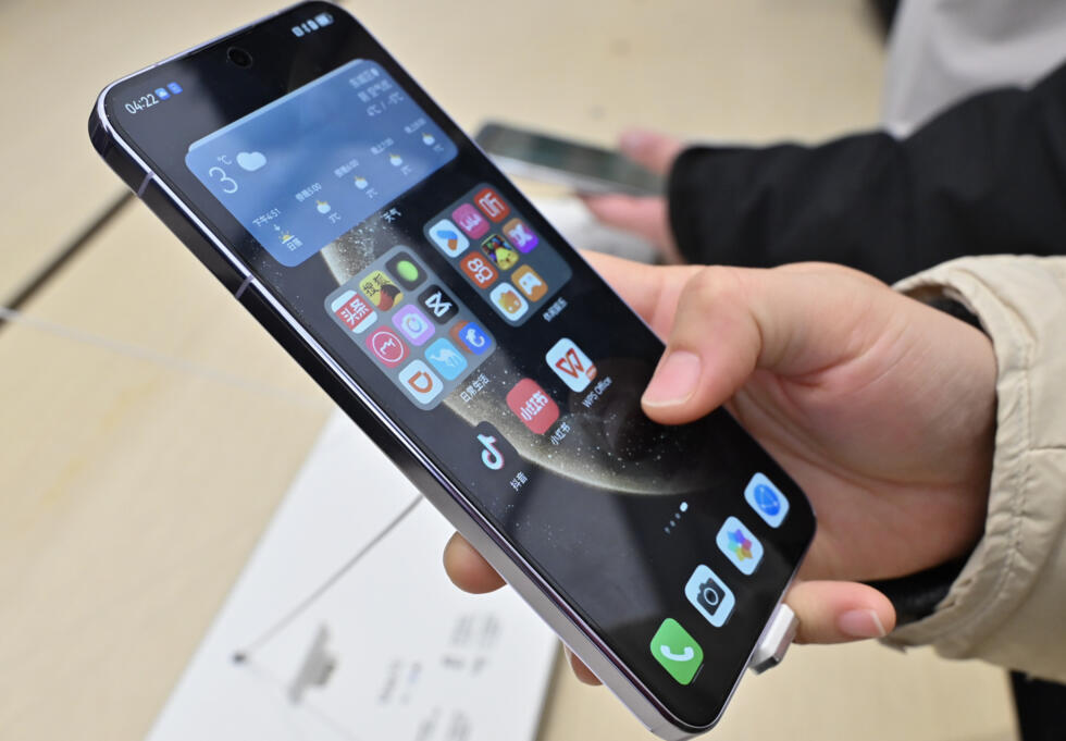 China's Huawei unveils 'milestone' smartphone with homegrown OS