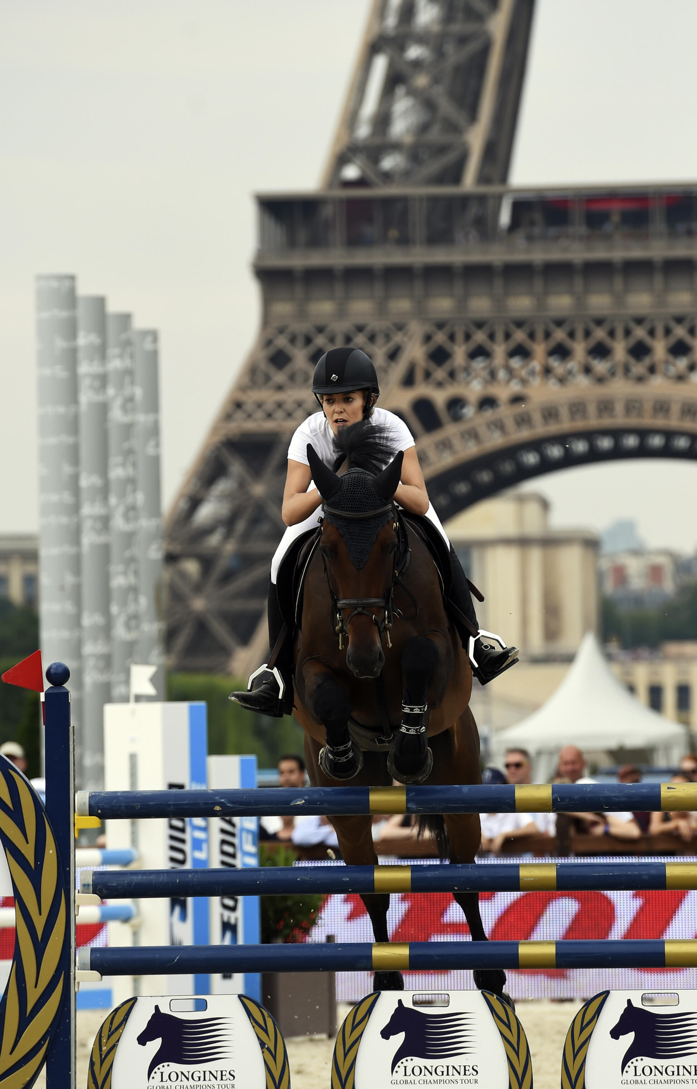 Las mujeres, muy lejos de ser el 50% en los puestos de mando de las ...