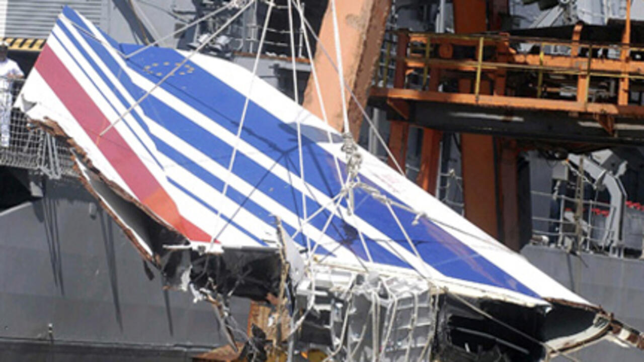 França lança nova fase de buscas por destroços do AF 447