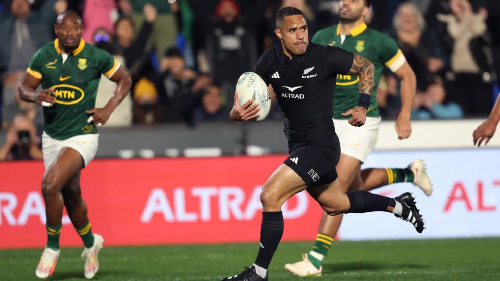 Fast-starting New Zealand seal 35-20 win over South Africa