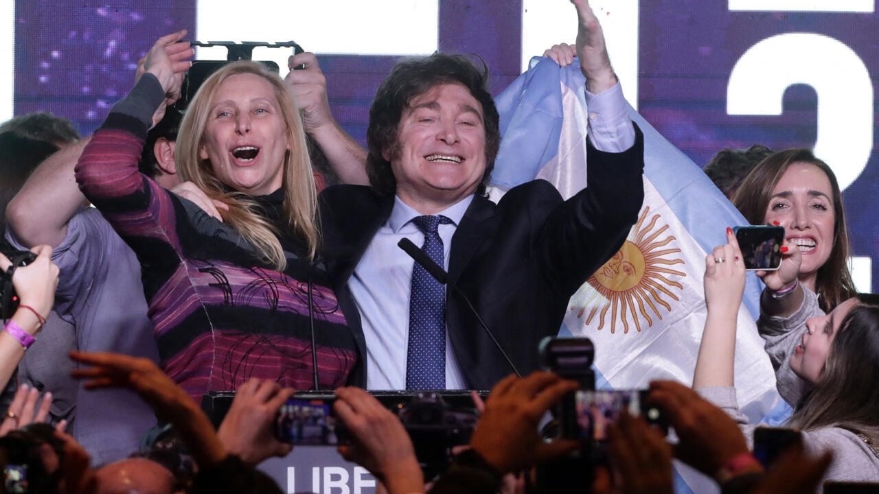 À la Une: Javier Milei, grand gagnant des primaires en Argentine