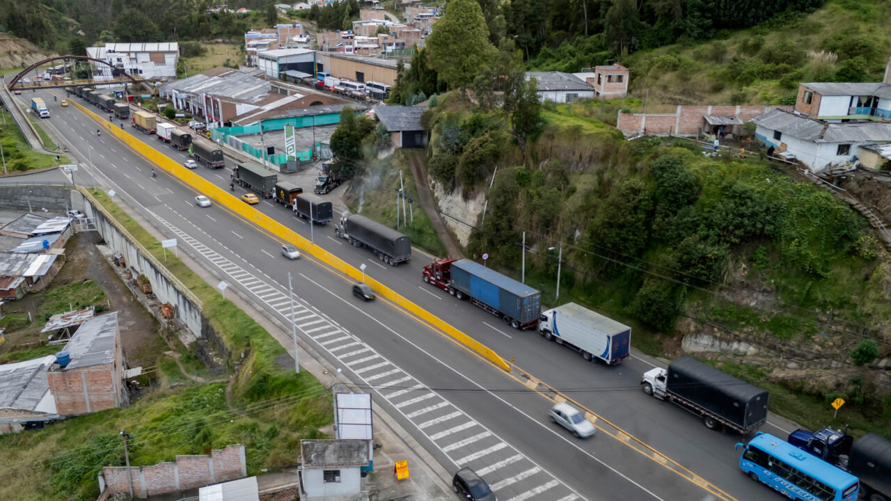 Long truck lines at Colombia-Ecuador border as tariffs loom