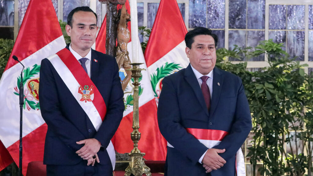 El presidente de Perú nombra a un general de línea dura para dirigir la ...