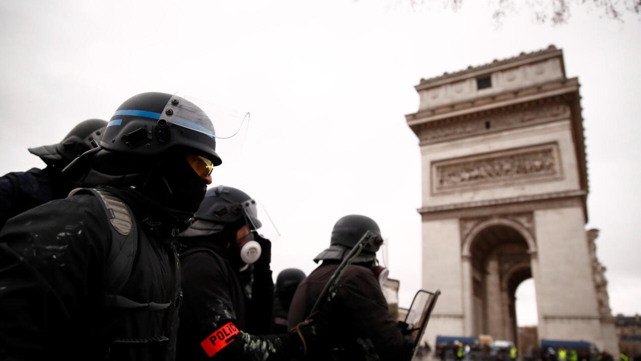 Paris police ban protests near WW2 ceremonies