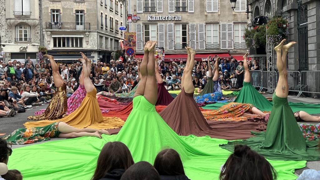 Brazilian choreographer Clarice Lima and her human forest - RFI