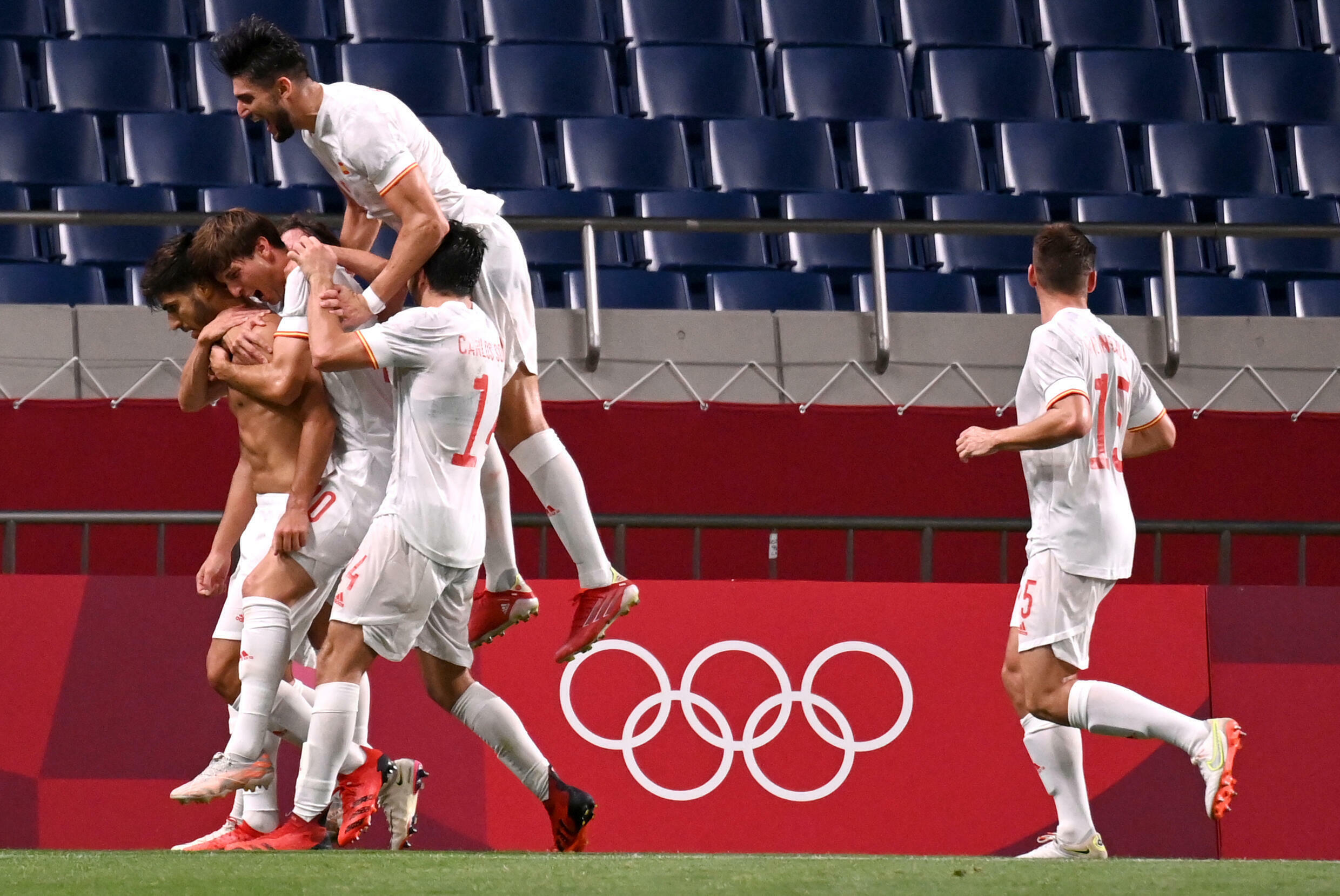 JO-2020: l'Espagne rejoint le Brésil en finale du tournoi de foot ...