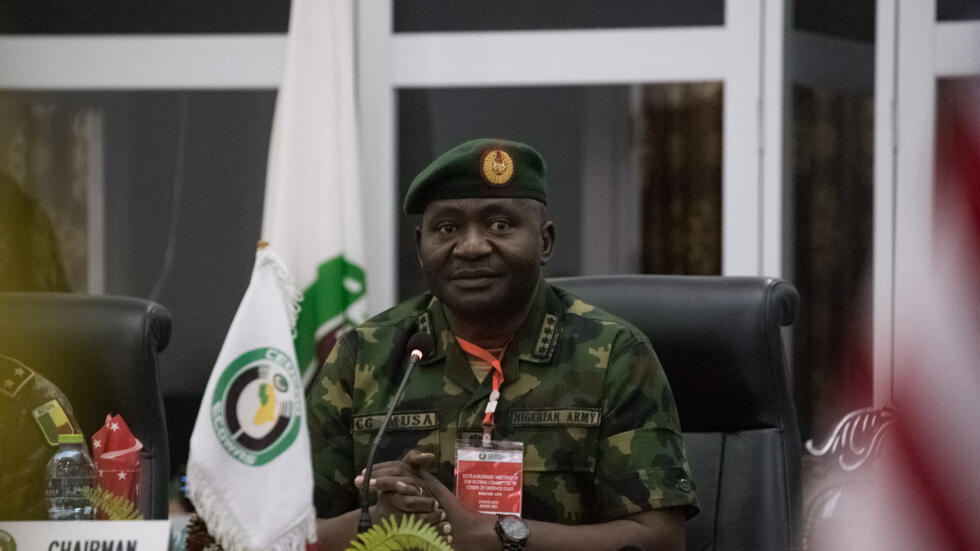 Le chef d'état-major des armées du Nigeria empêché de se rendre au ...